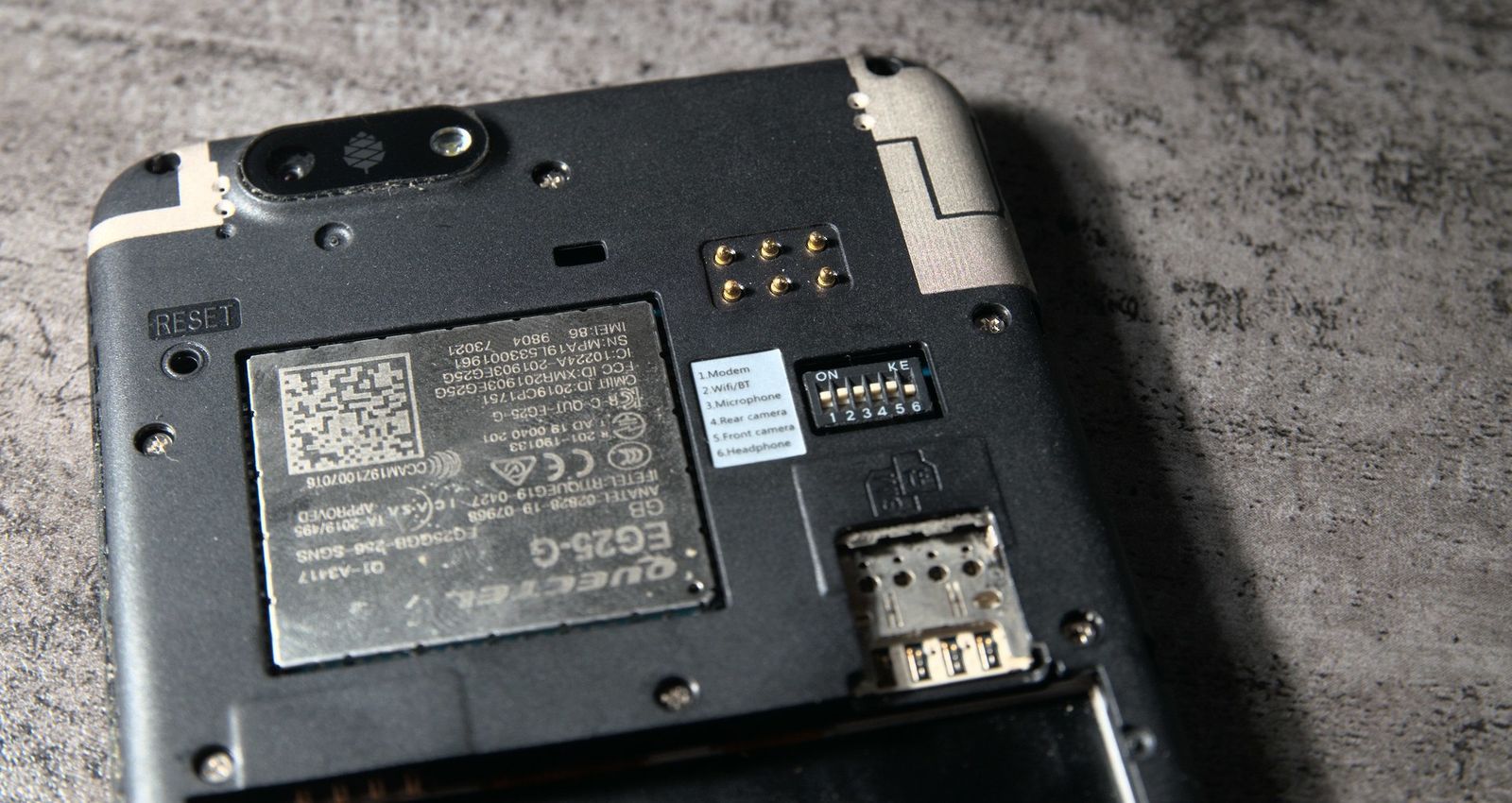 Exploting pogo pins: PinePhone gets modular